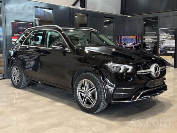 Mercedes-Benz GLE 300 2021 Rīga vietnē Melns Mercedes-Benz GLE 300 2021 Rīga, ar dzinēja tilpumu 2.00 L un nobraukumu 65 tūkst. km par 49990 €, foto 1 vietnē AUTOMOTO.COM.LV