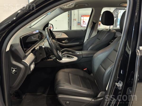 Mercedes-Benz GLE 300 2021 Rīga vietnē Melns Mercedes-Benz GLE 300 2021 Rīga, ar dzinēja tilpumu 2.00 L un nobraukumu 65 tūkst. km par 49990 €, foto 8 vietnē AUTOMOTO.COM.LV