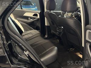 Melns Mercedes-Benz GLE 300 2021 Rīga, ar dzinēja tilpumu 2.00 L un nobraukumu 65 tūkst. km par 49990 €, foto 13 vietnē AUTOMOTO.COM.LV