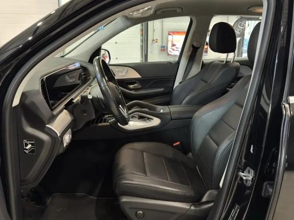 Black Mercedes-Benz GLE 300 2021 in Marupe, with an engine capacity of 2.00 L and mileage of 65 thousand km for 49990 €, photo 6 on AUTOMOTO.COM.LV