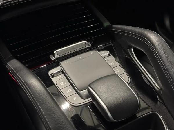Black Mercedes-Benz GLE 300 2021 in Marupe, with an engine capacity of 2.00 L and mileage of 65 thousand km for 49990 €, photo 11 on AUTOMOTO.COM.LV
