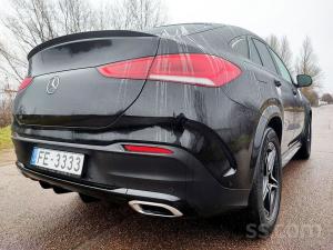 Black Mercedes-Benz GLE 300 2022 in Riga, with an engine capacity of 2.00 L and mileage of 63 thousand km for 65000 €, photo 4 on AUTOMOTO.COM.LV