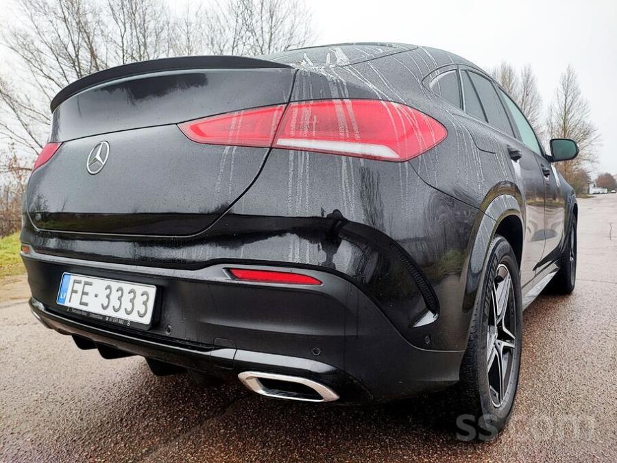 Black Mercedes-Benz GLE 300 2022 in Riga, with an engine capacity of 2.00 L and mileage of 63 thousand km for 65000 €, photo 4 on AUTOMOTO.COM.LV