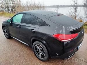 Black Mercedes-Benz GLE 300 2022 in Riga, with an engine capacity of 2.00 L and mileage of 63 thousand km for 65000 €, photo 5 on AUTOMOTO.COM.LV