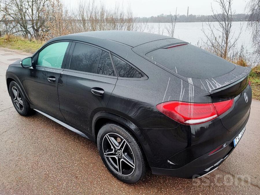 Black Mercedes-Benz GLE 300 2022 in Riga, with an engine capacity of 2.00 L and mileage of 63 thousand km for 65000 €, photo 5 on AUTOMOTO.COM.LV