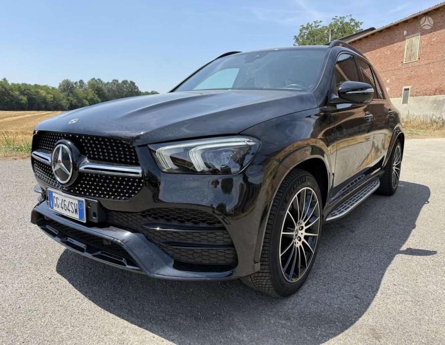 Black Mercedes-Benz GLE 300 2022 in Siauliai, with an engine capacity of 1.99 L and mileage of 229 thousand km for 36900 €, photo 1 on AUTOMOTO.COM.LV