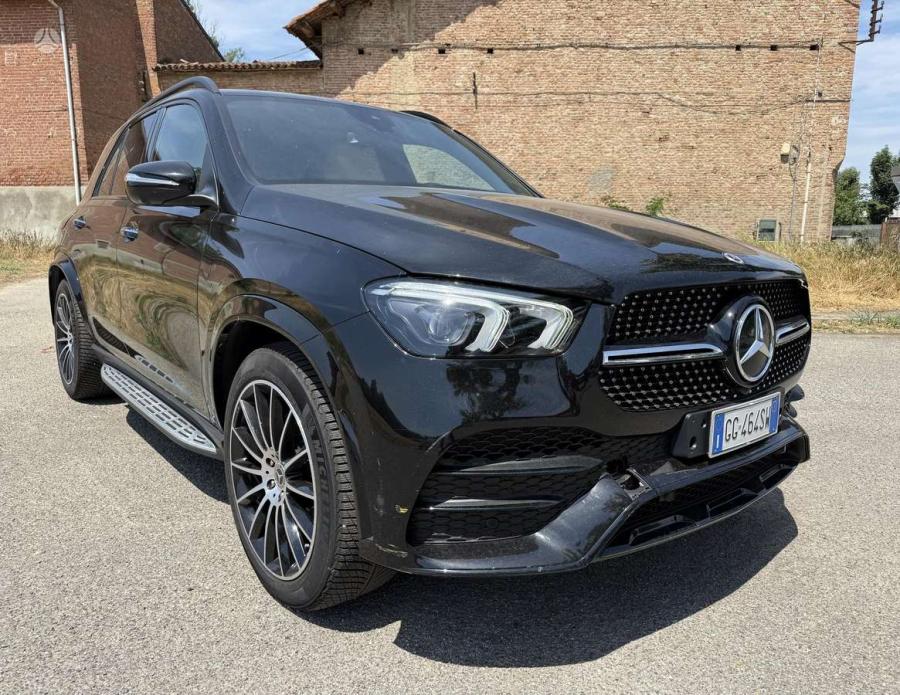 Black Mercedes-Benz GLE 300 2022 in Siauliai, with an engine capacity of 1.99 L and mileage of 229 thousand km for 36900 €, photo 4 on AUTOMOTO.COM.LV