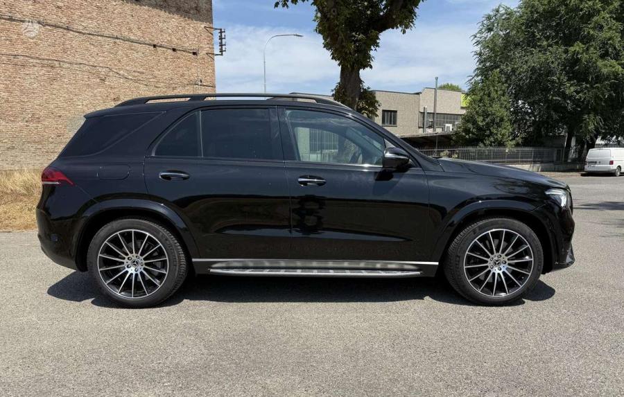 Black Mercedes-Benz GLE 300 2022 in Siauliai, with an engine capacity of 1.99 L and mileage of 229 thousand km for 36900 €, photo 5 on AUTOMOTO.COM.LV