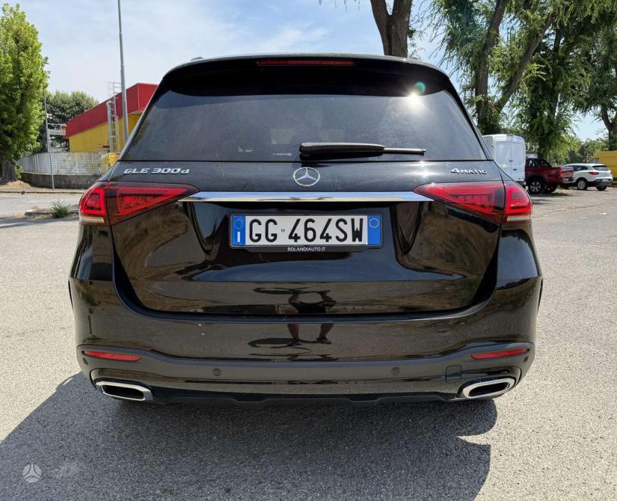Black Mercedes-Benz GLE 300 2022 in Siauliai, with an engine capacity of 1.99 L and mileage of 229 thousand km for 36900 €, photo 7 on AUTOMOTO.COM.LV