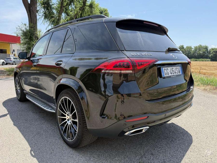 Black Mercedes-Benz GLE 300 2022 in Siauliai, with an engine capacity of 1.99 L and mileage of 229 thousand km for 36900 €, photo 8 on AUTOMOTO.COM.LV