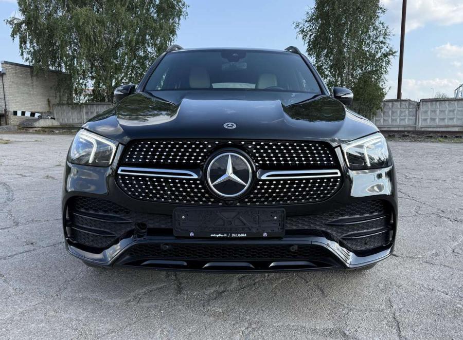 Melns Mercedes-Benz GLE 300 2022 Šauļi, ar dzinēja tilpumu 2.00 L un nobraukumu 229 tūkst. km par 36300 €, foto 3 vietnē AUTOMOTO.COM.LV