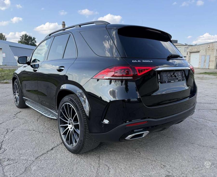 Melns Mercedes-Benz GLE 300 2022 Šauļi, ar dzinēja tilpumu 2.00 L un nobraukumu 229 tūkst. km par 36300 €, foto 9 vietnē AUTOMOTO.COM.LV