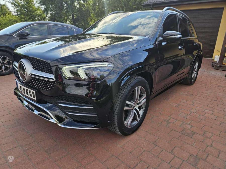Black Mercedes-Benz GLE 300 2023 in Vilkaviskis, with an engine capacity of 1.99 L and mileage of 112 thousand km for 52900 €, photo 3 on AUTOMOTO.COM.LV