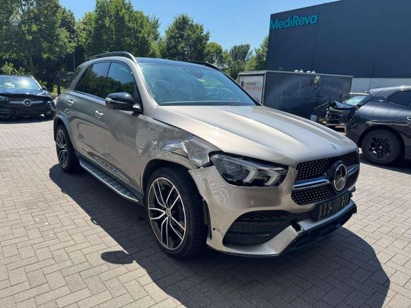Brown Mercedes-Benz GLE 300 2019 in Mazeikiai, with an engine capacity of 0.00 L and mileage of 200 thousand km for 23499 €, photo 4 on AUTOMOTO.COM.LV