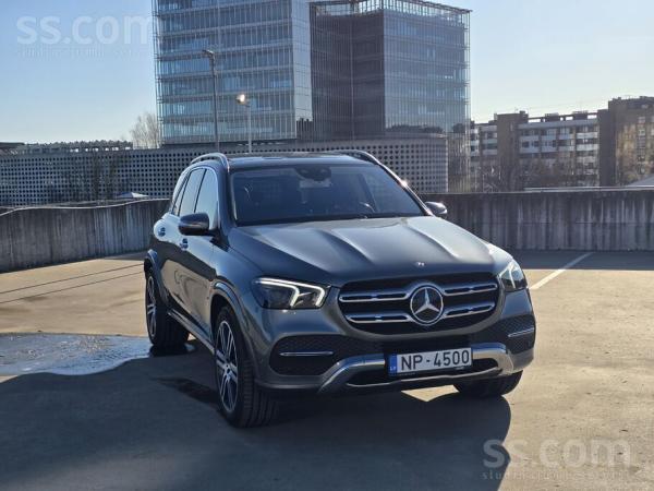 Grey Mercedes-Benz GLE 300 2019 in Riga, with an engine capacity of 2.00 L and mileage of 143 thousand km for 42000 €, photo 1 on AUTOMOTO.COM.LV