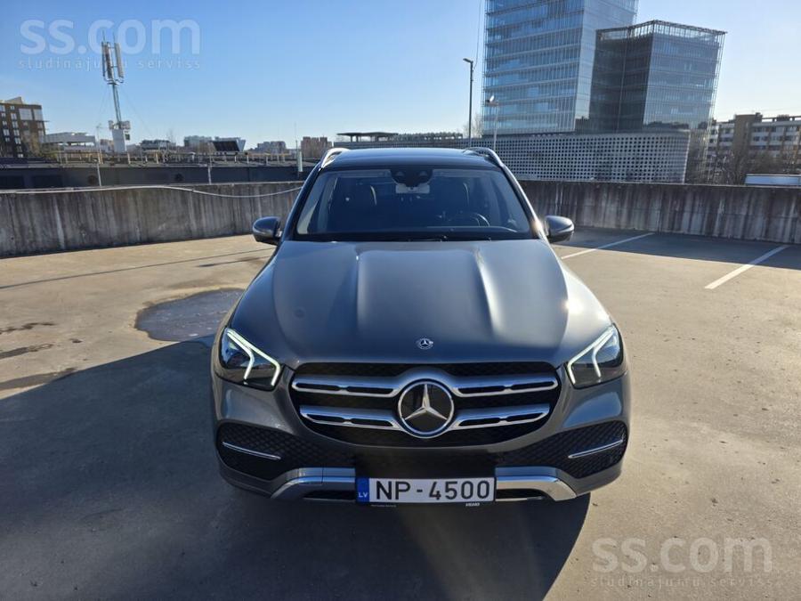 Grey Mercedes-Benz GLE 300 2019 in Riga, with an engine capacity of 2.00 L and mileage of 143 thousand km for 42000 €, photo 3 on AUTOMOTO.COM.LV