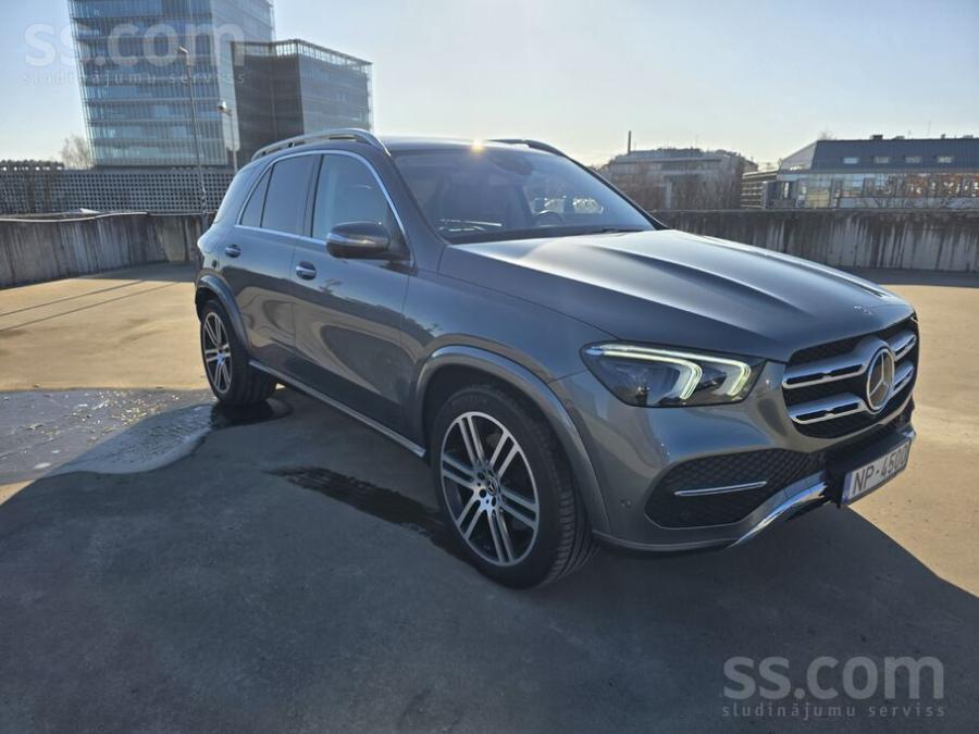Grey Mercedes-Benz GLE 300 2019 in Riga, with an engine capacity of 2.00 L and mileage of 143 thousand km for 42000 €, photo 4 on AUTOMOTO.COM.LV