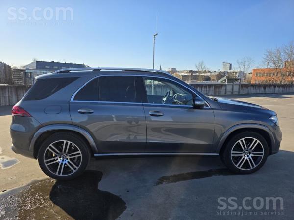Grey Mercedes-Benz GLE 300 2019 in Riga, with an engine capacity of 2.00 L and mileage of 143 thousand km for 42000 €, photo 6 on AUTOMOTO.COM.LV