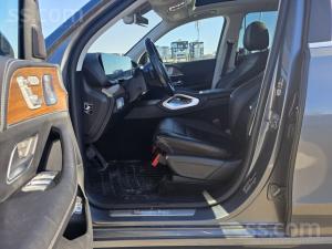 Grey Mercedes-Benz GLE 300 2019 in Riga, with an engine capacity of 2.00 L and mileage of 143 thousand km for 42000 €, photo 9 on AUTOMOTO.COM.LV