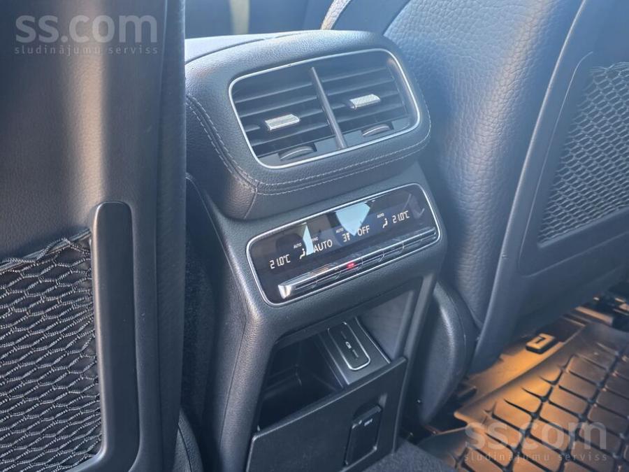 Grey Mercedes-Benz GLE 300 2019 in Riga, with an engine capacity of 2.00 L and mileage of 143 thousand km for 42000 €, photo 15 on AUTOMOTO.COM.LV