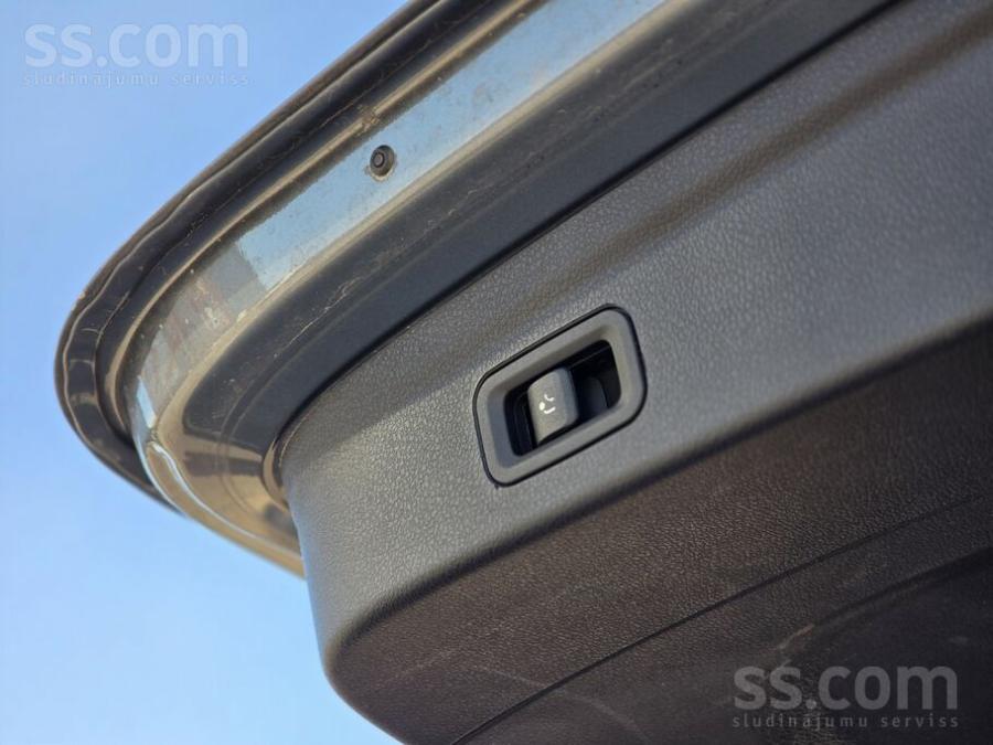Grey Mercedes-Benz GLE 300 2019 in Riga, with an engine capacity of 2.00 L and mileage of 143 thousand km for 42000 €, photo 26 on AUTOMOTO.COM.LV
