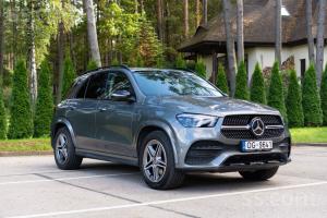 Серый Мерседес ГЛЕ 300 2019 в Рига, объемом двигателя 2.00 л и пробегом 130 тыс. км за 39000 €, фото 3 на AUTOMOTO.COM.LV