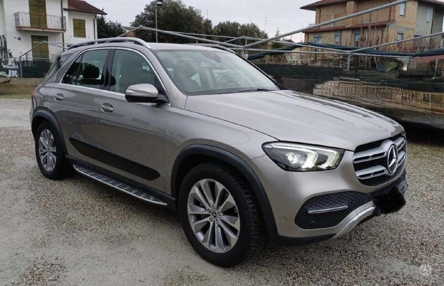 Grey Mercedes-Benz GLE 300 2020 in Vilnius, with an engine capacity of 1.96 L and mileage of 234 thousand km for 33199 €, photo 1 on AUTOMOTO.COM.LV