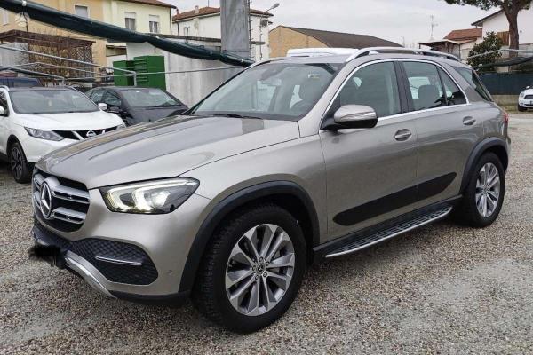 Grey Mercedes-Benz GLE 300 2020 in Vilnius, with an engine capacity of 1.96 L and mileage of 234 thousand km for 33199 €, photo 2 on AUTOMOTO.COM.LV