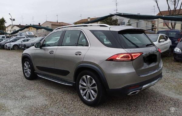 Grey Mercedes-Benz GLE 300 2020 in Vilnius, with an engine capacity of 1.96 L and mileage of 234 thousand km for 33199 €, photo 3 on AUTOMOTO.COM.LV