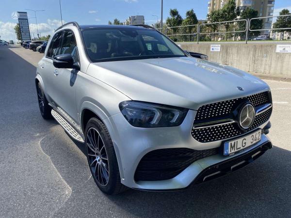 Pelēks Mercedes-Benz GLE 300 2020 Viļņa, ar dzinēja tilpumu 1.95 L un nobraukumu 129 tūkst. km par 41500 €, foto 3 vietnē AUTOMOTO.COM.LV