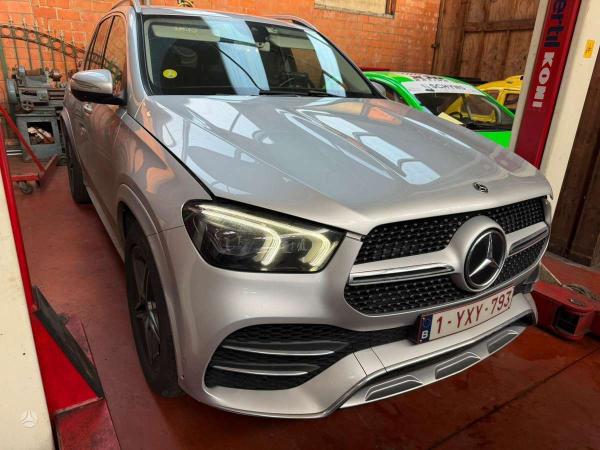 Grey Mercedes-Benz GLE 300 2021 in Utena, with an engine capacity of 3.00 L and mileage of 185 thousand km for 29900 €, photo 3 on AUTOMOTO.COM.LV