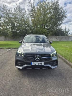 Pelēks Mercedes-Benz GLE 300 2022 Rīga, ar dzinēja tilpumu 2.00 L un nobraukumu 64 tūkst. km par 57500 €, foto 4 vietnē AUTOMOTO.COM.LV