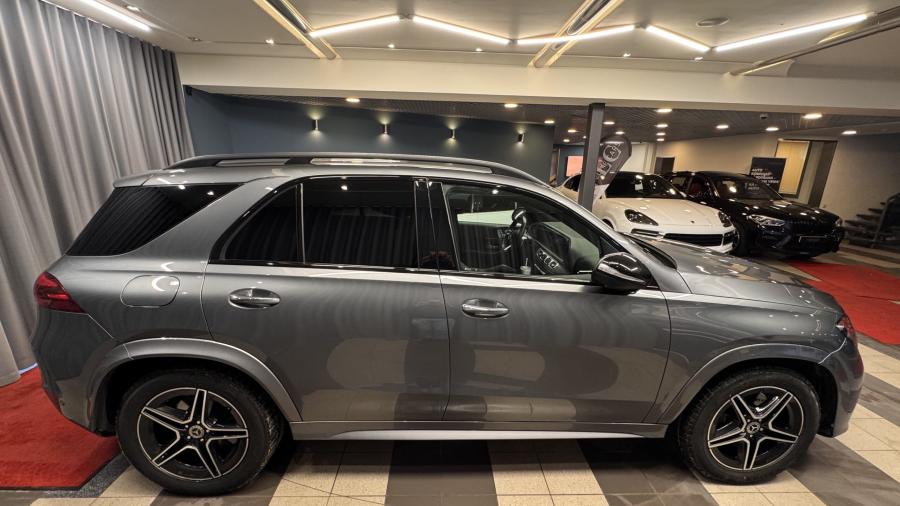 Pelēks Mercedes-Benz GLE 300 2024 Rīga, ar dzinēja tilpumu 2.00 L un nobraukumu 83 tūkst. km par 69990 €, foto 4 vietnē AUTOMOTO.COM.LV