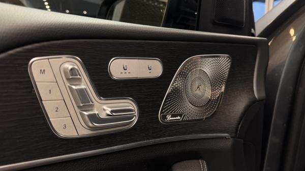 Pelēks Mercedes-Benz GLE 300 2024 Rīga, ar dzinēja tilpumu 2.00 L un nobraukumu 83 tūkst. km par 69990 €, foto 10 vietnē AUTOMOTO.COM.LV