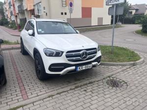 White Mercedes-Benz GLE 300 2020 in Liepaja, with an engine capacity of 2.00 L and mileage of 79 thousand km for 42000 €, photo 3 on AUTOMOTO.COM.LV