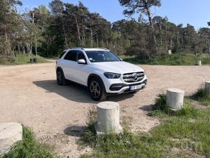 White Mercedes-Benz GLE 300 2020 in Liepaja, with an engine capacity of 2.00 L and mileage of 79 thousand km for 42000 €, photo 4 on AUTOMOTO.COM.LV