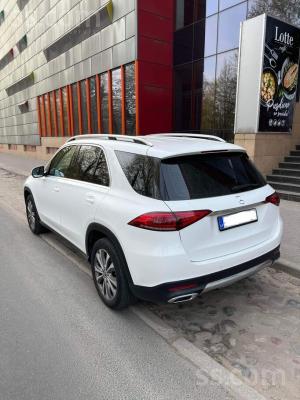 White Mercedes-Benz GLE 300 2020 in Liepaja, with an engine capacity of 2.00 L and mileage of 79 thousand km for 42000 €, photo 6 on AUTOMOTO.COM.LV