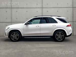 White Mercedes-Benz GLE 300 2020 in Riga, with an engine capacity of 2.00 L and mileage of 152 thousand km for 39900 €, photo 3 on AUTOMOTO.COM.LV