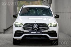 White Mercedes-Benz GLE 300 2020 in Riga, with an engine capacity of 2.00 L and mileage of 152 thousand km for 39900 €, photo 4 on AUTOMOTO.COM.LV