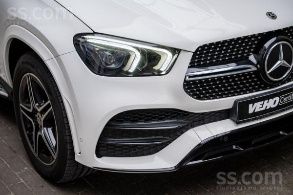 White Mercedes-Benz GLE 300 2020 in Riga, with an engine capacity of 2.00 L and mileage of 152 thousand km for 39900 €, photo 6 on AUTOMOTO.COM.LV