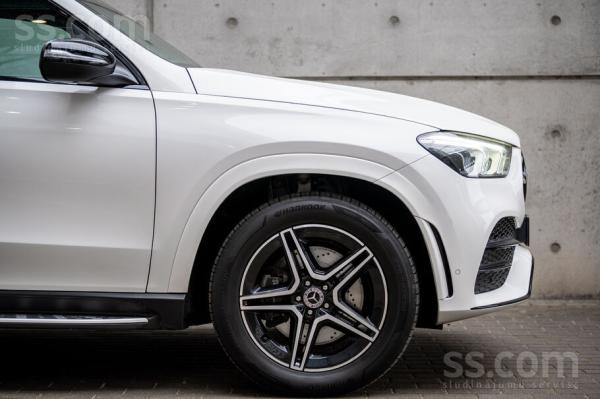 White Mercedes-Benz GLE 300 2020 in Riga, with an engine capacity of 2.00 L and mileage of 152 thousand km for 39900 €, photo 7 on AUTOMOTO.COM.LV