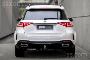 White Mercedes-Benz GLE 300 2020 in Riga, with an engine capacity of 2.00 L and mileage of 152 thousand km for 39900 €, photo 8 on AUTOMOTO.COM.LV