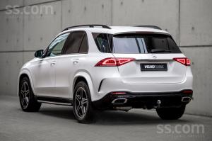 White Mercedes-Benz GLE 300 2020 in Riga, with an engine capacity of 2.00 L and mileage of 152 thousand km for 39900 €, photo 9 on AUTOMOTO.COM.LV