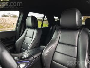 White Mercedes-Benz GLE 300 2020 in Riga, with an engine capacity of 2.00 L and mileage of 152 thousand km for 39900 €, photo 11 on AUTOMOTO.COM.LV