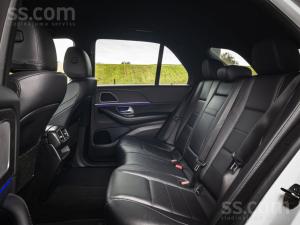 White Mercedes-Benz GLE 300 2020 in Riga, with an engine capacity of 2.00 L and mileage of 152 thousand km for 39900 €, photo 14 on AUTOMOTO.COM.LV