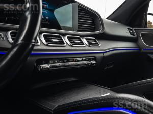 White Mercedes-Benz GLE 300 2020 in Riga, with an engine capacity of 2.00 L and mileage of 152 thousand km for 39900 €, photo 19 on AUTOMOTO.COM.LV