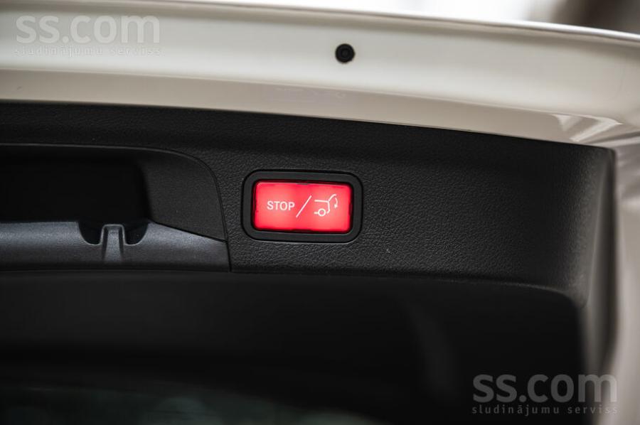 White Mercedes-Benz GLE 300 2020 in Riga, with an engine capacity of 2.00 L and mileage of 152 thousand km for 39900 €, photo 28 on AUTOMOTO.COM.LV
