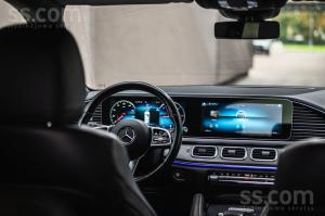 White Mercedes-Benz GLE 300 2020 in Riga, with an engine capacity of 2.00 L and mileage of 152 thousand km for 39900 €, photo 29 on AUTOMOTO.COM.LV