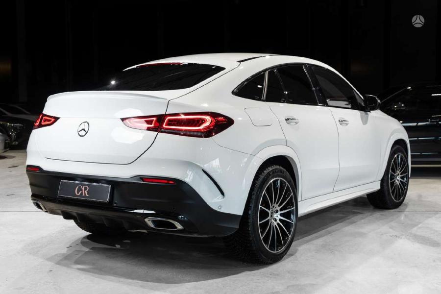 White Mercedes-Benz GLE 300 2022 in Riga, with an engine capacity of 2.99 L and mileage of 53 thousand km for 64900 €, photo 4 on AUTOMOTO.COM.LV