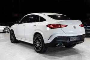 White Mercedes-Benz GLE 300 2022 in Riga, with an engine capacity of 2.99 L and mileage of 53 thousand km for 64900 €, photo 6 on AUTOMOTO.COM.LV